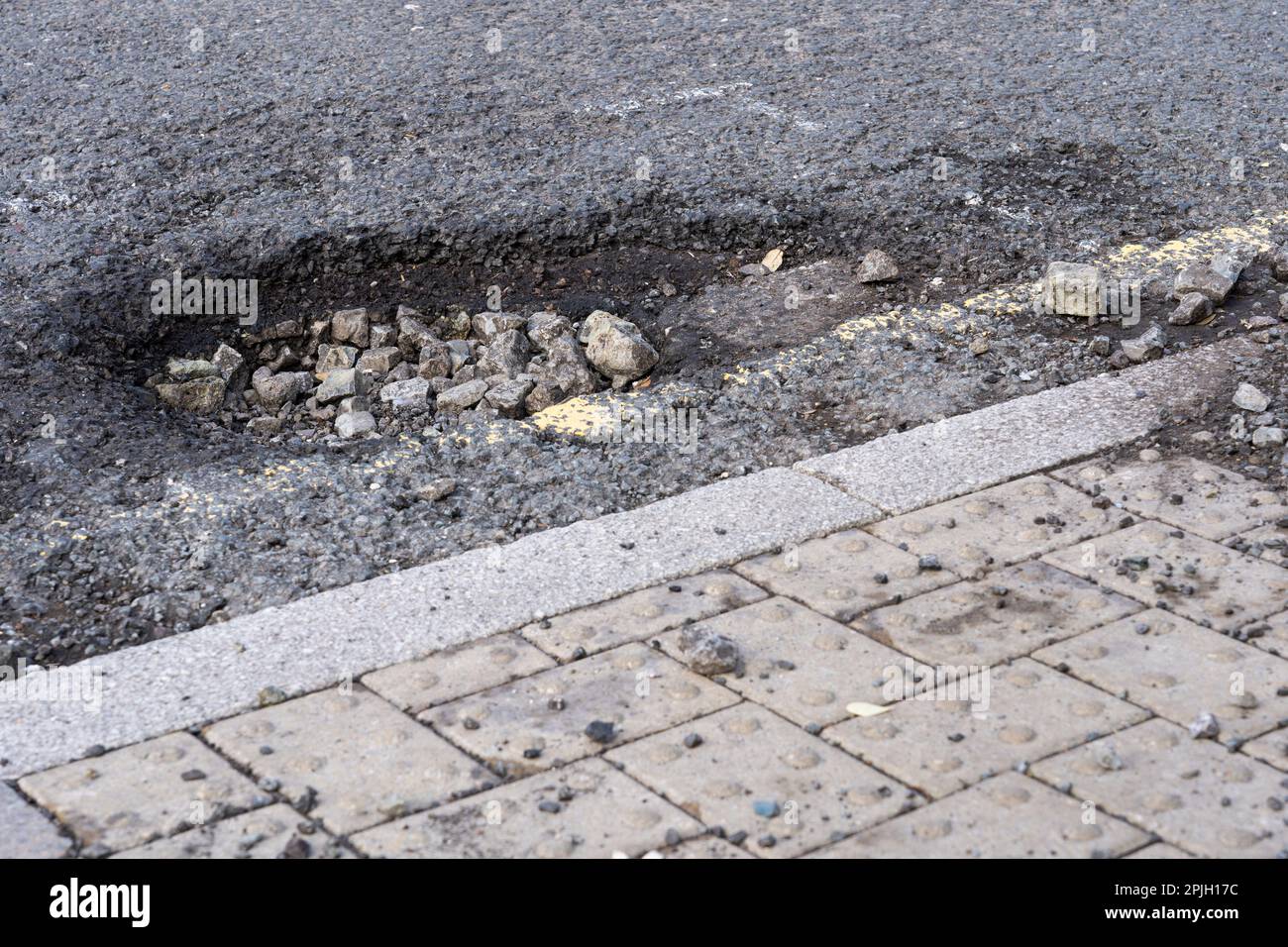 Sub base showing hi-res stock photography and images - Alamy