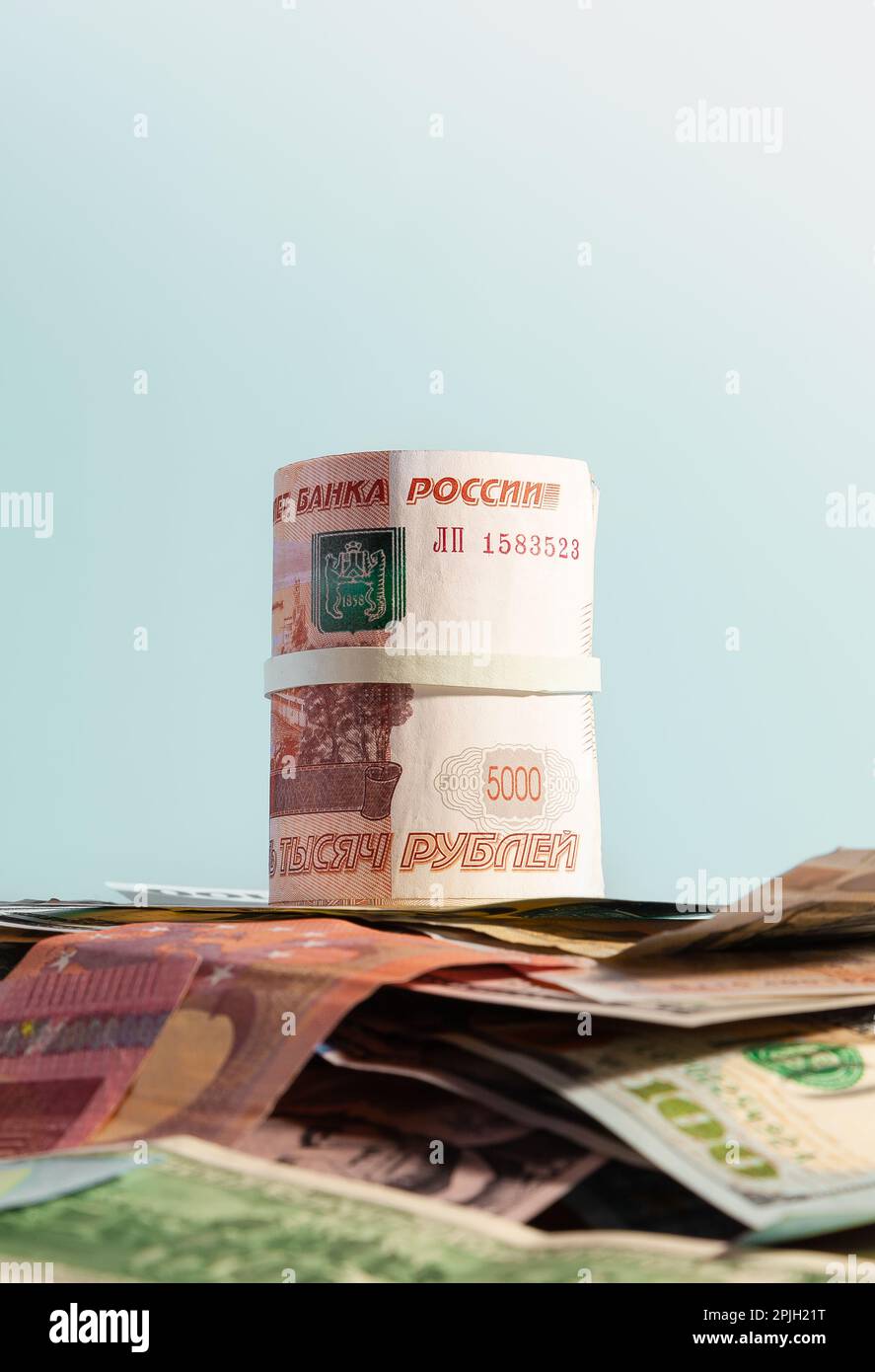 Rolled Russian rubles banknotes Stock Photo - Alamy