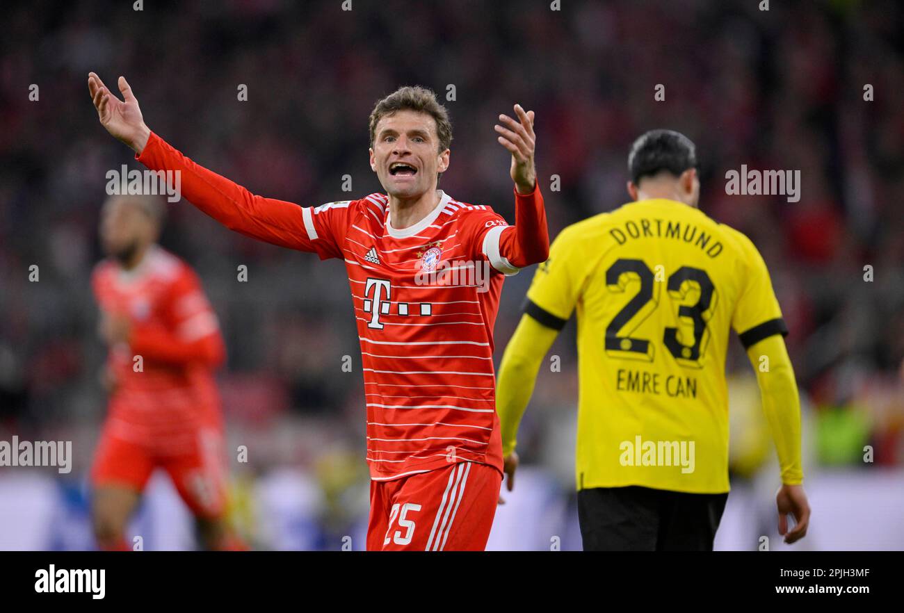 Thomas Mueller FC Bayern Muenchen (25) Gesture, Emre Can Borussia ...