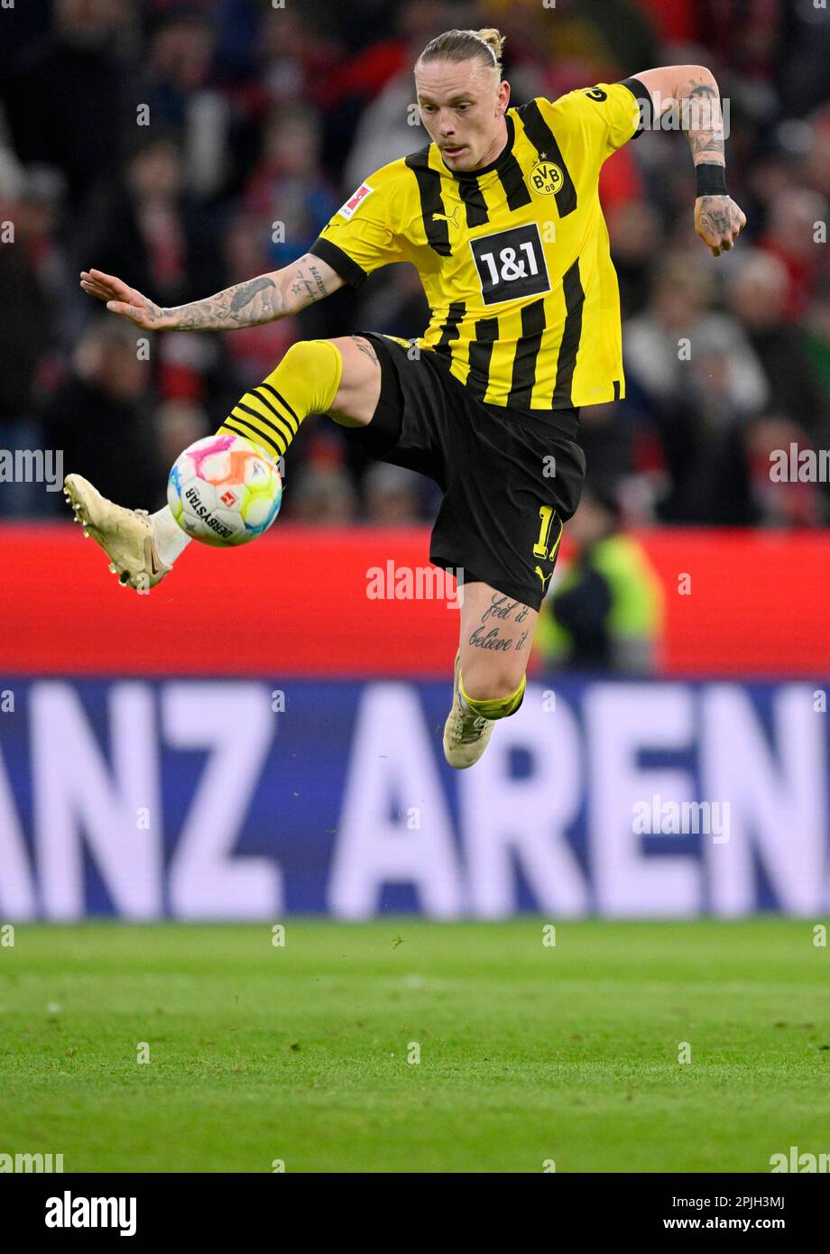 Marius Wolf Borussia Dortmund BVB (17) artistic on the ball, German ...