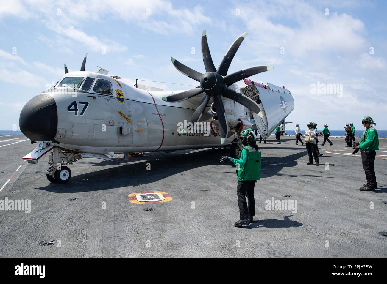 A C-2A Greyhound, attached to the ÒRawhidesÓ of Fleet Logistics Support ...