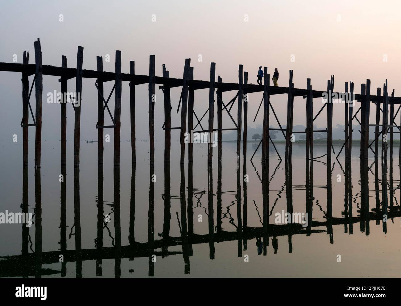 People walk on the U Bein bridge over Taungthaman Lake in Amarapura ...