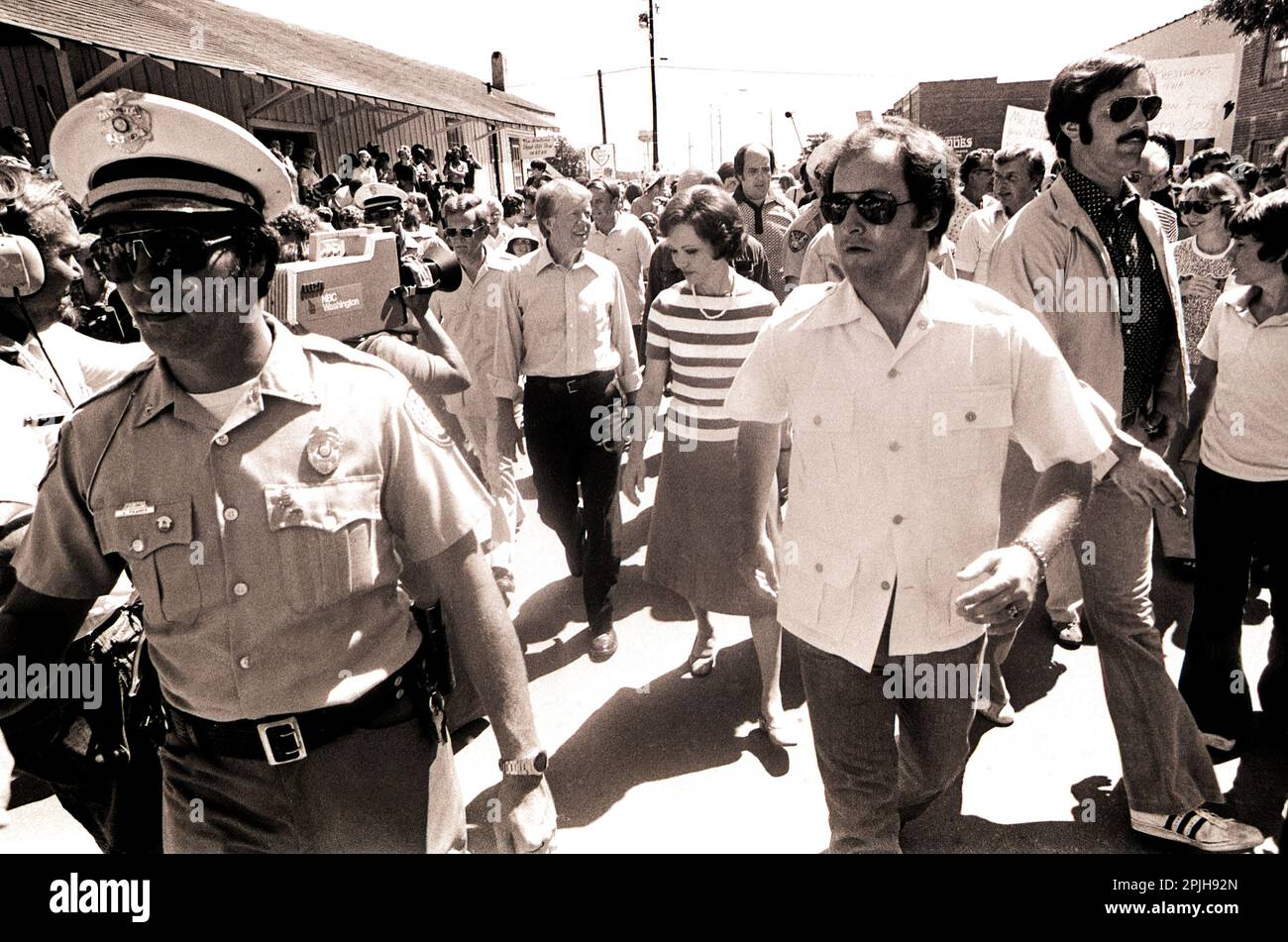 Flanked by local police and US Secret Service agents, President and Mrs ...