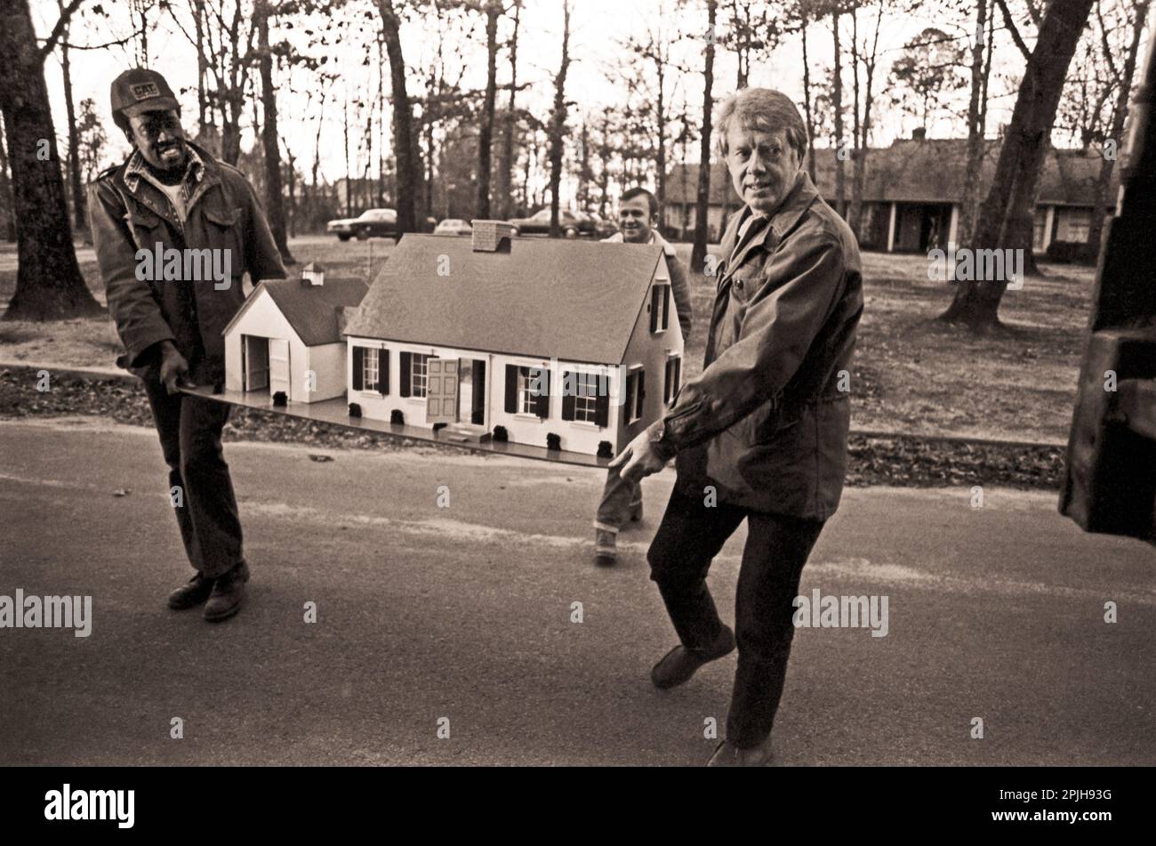 The president-elect and helpers carry his daughter’s dollhouse—one that ...