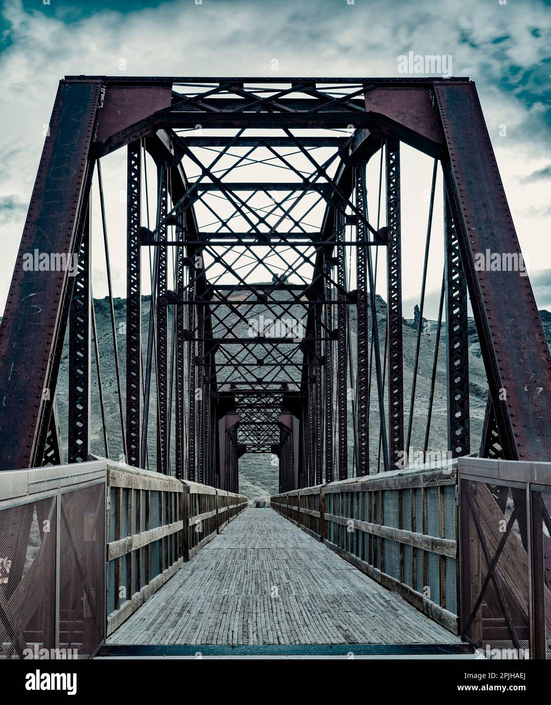 Snake River bridge in Idaho Stock Photo - Alamy