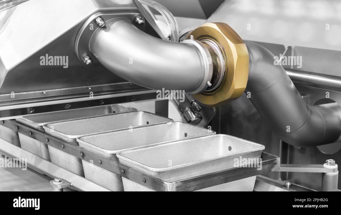 industrial production of bakery products on an assembly line - technology and machinery in the ...