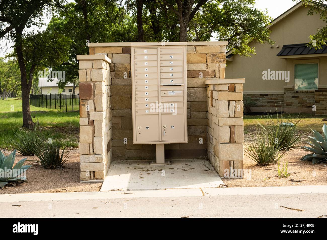 Side cluster hi-res stock photography and images - Alamy