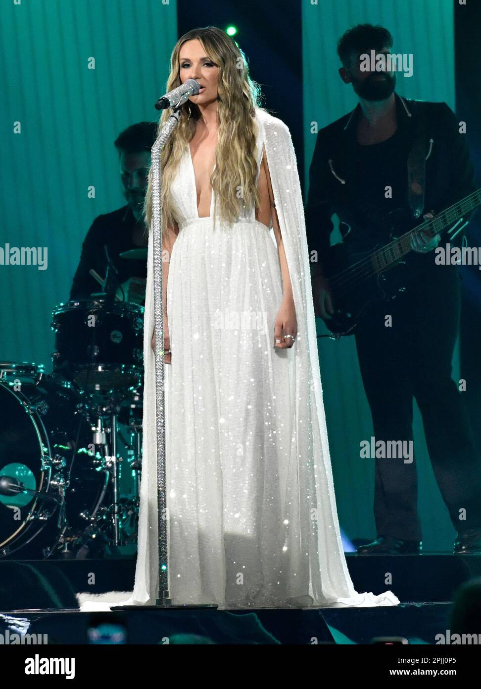 Carly Pearce performs Carly Pearce performs