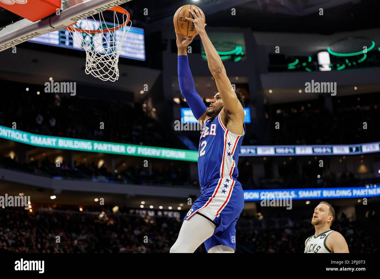 Philadelphia 76ers forward Tobias Harris (12) dunks against the ...