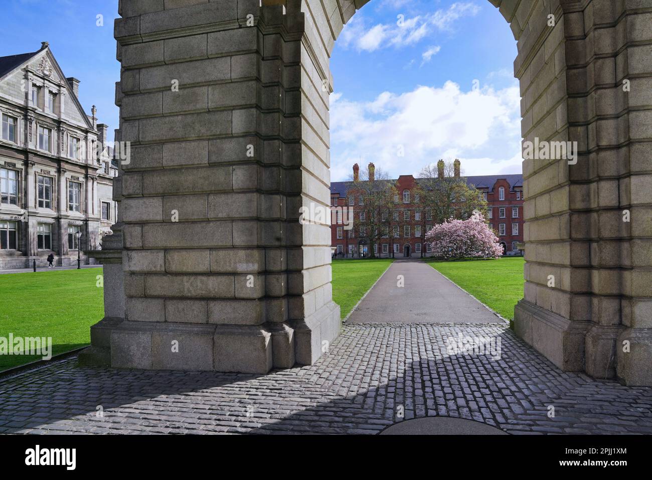 Lawn at trinity college dublin hi-res stock photography and images - Alamy