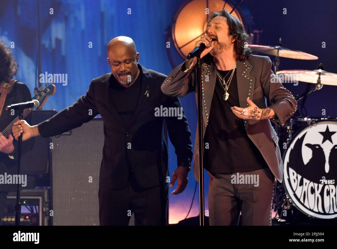 Darius Rucker, left, and Chris Robinson of The Black Crowes perform at ...