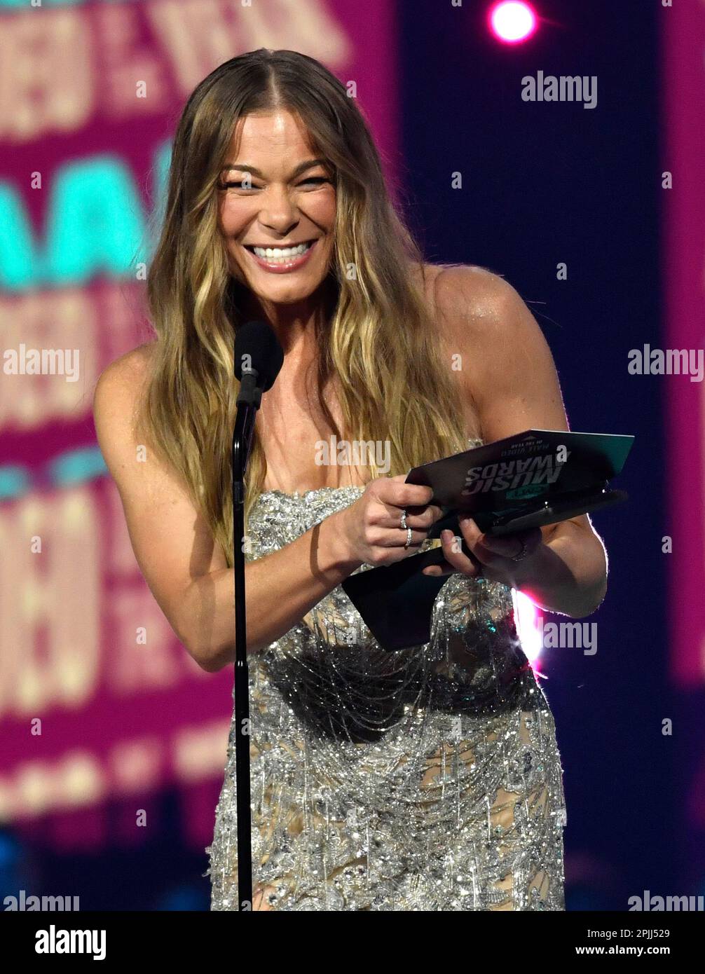 LeAnn Rimes presents the award for male video of the year at the CMT ...
