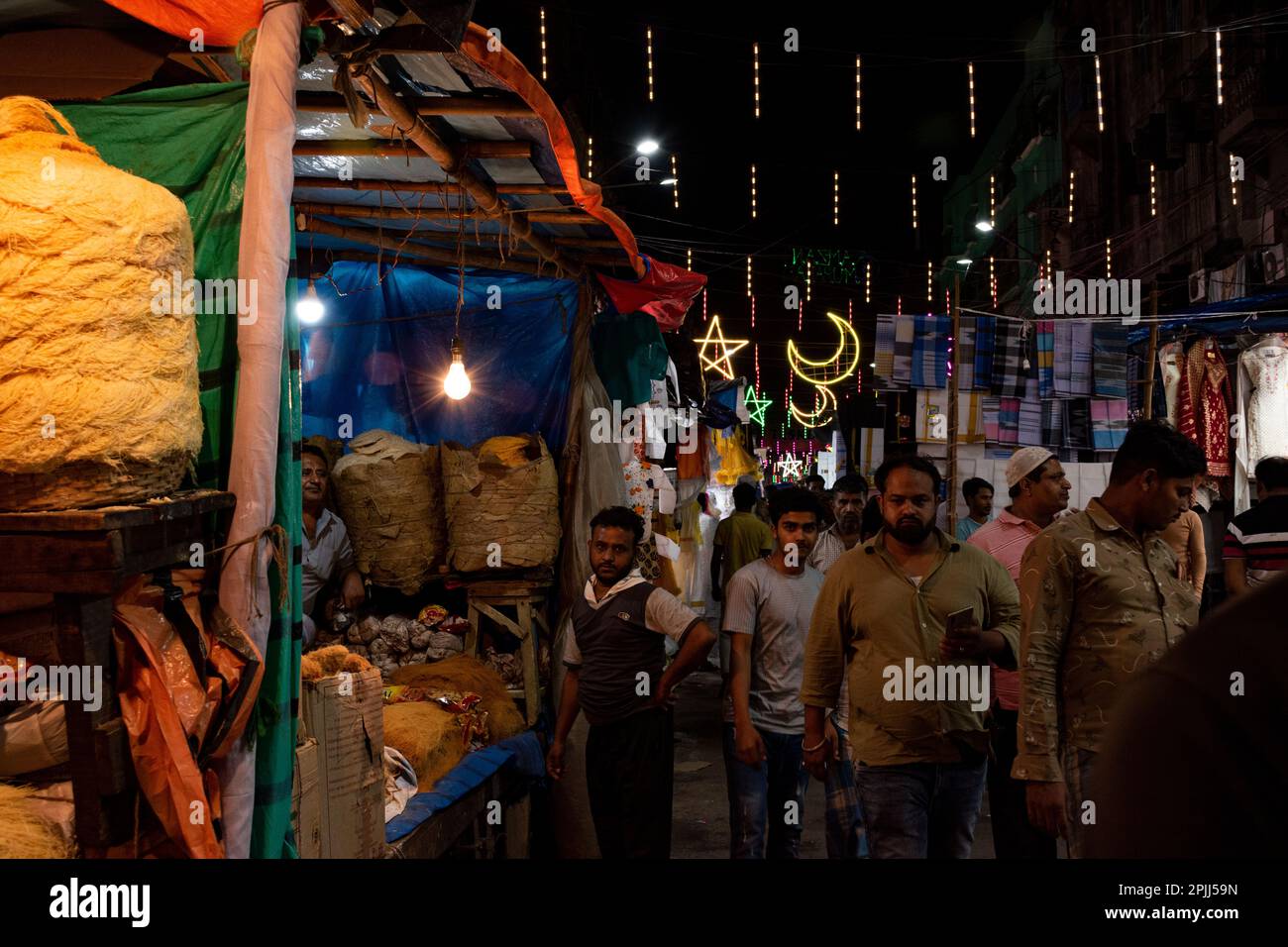 Kolkata, India. 01st Apr, 2023. After Isha Prayer the night of Nakhuda ...
