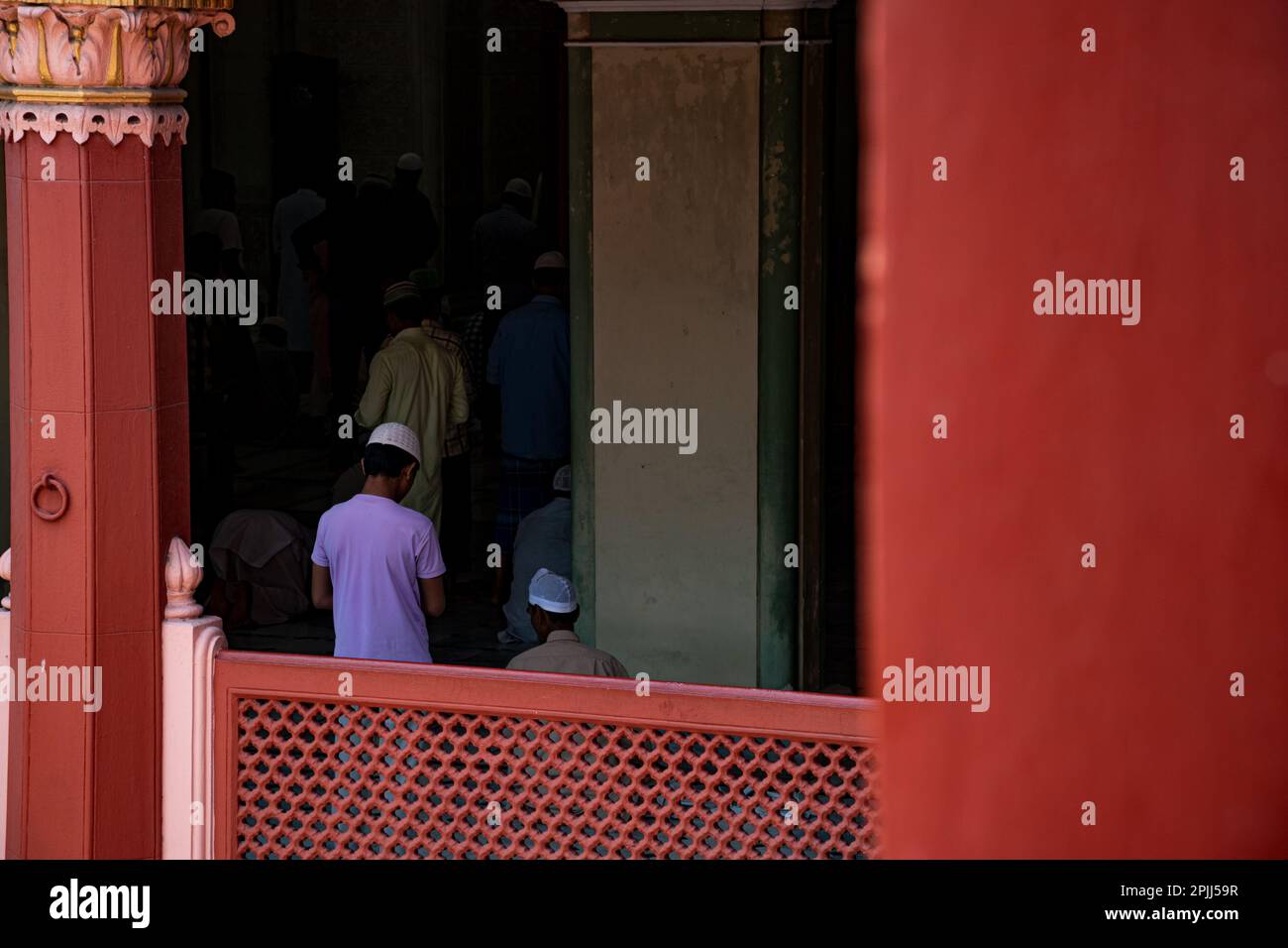 Kolkata, India. 02nd Apr, 2023. After Isha Prayer the night of Nakhuda ...