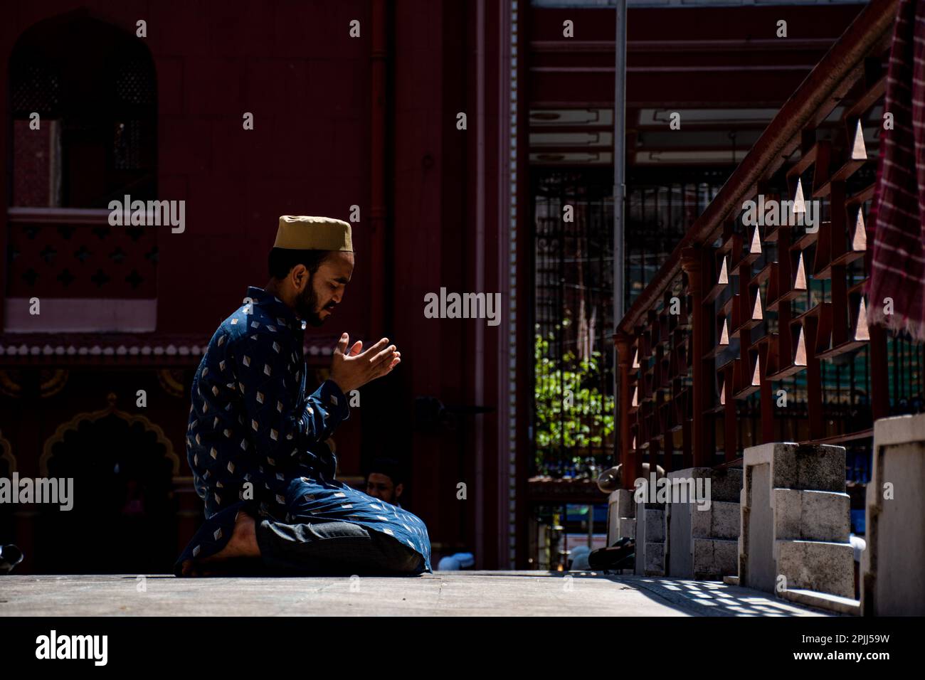 Kolkata, India. 02nd Apr, 2023. After Isha Prayer the night of Nakhuda ...