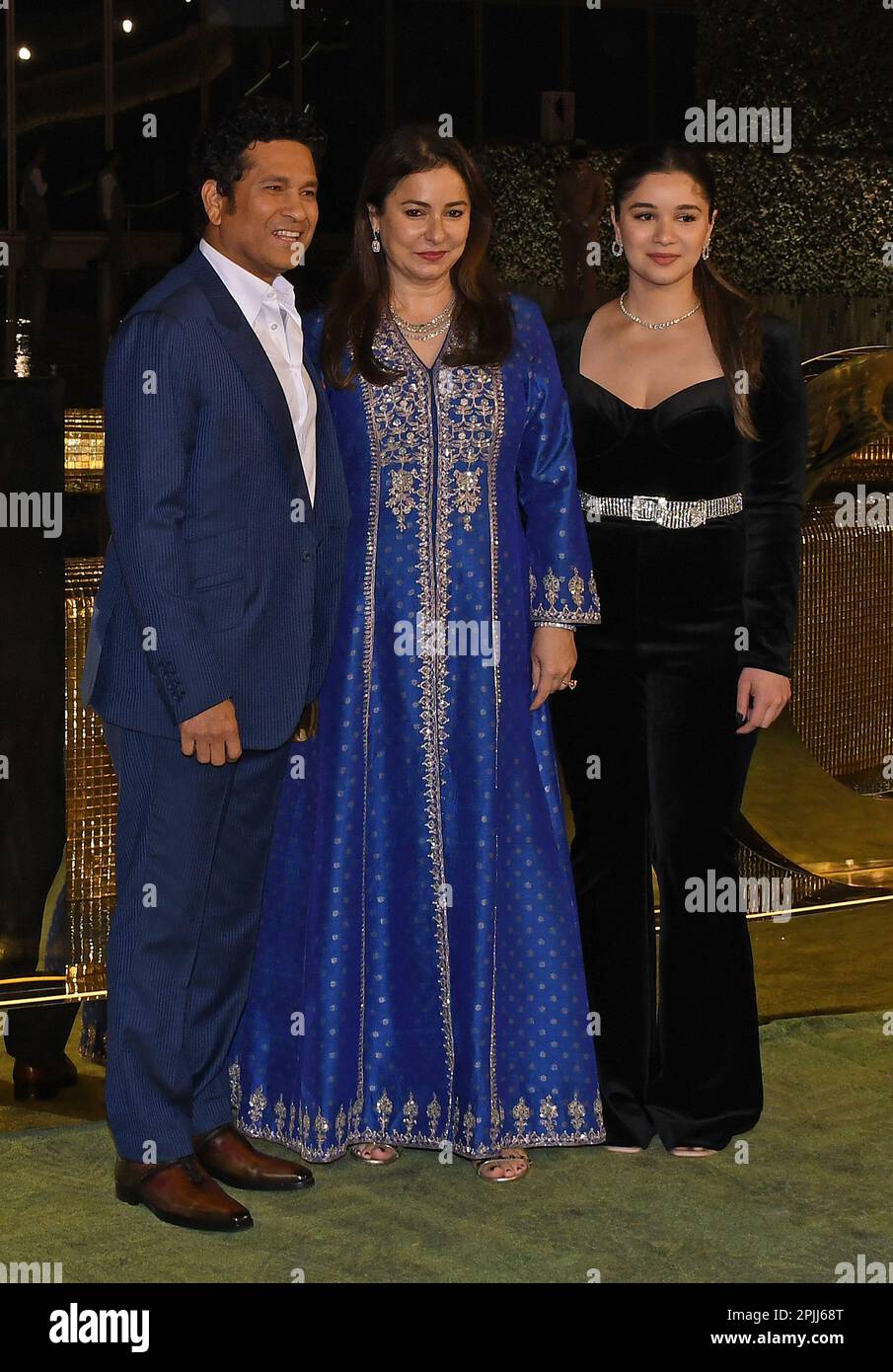 Mumbai, India. 31st Mar, 2023. L-R Former Indian cricketer Sachin ...