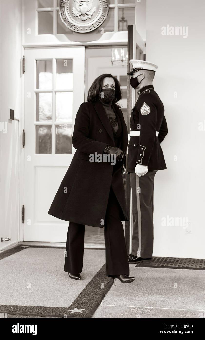 V20210122LJ-0166: A U.S. Marine Sentry holds the door open for Vice ...