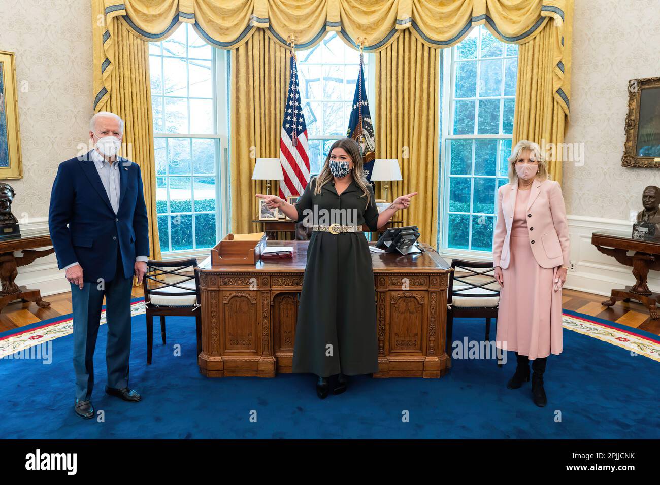 President Joe Biden and First Lady Jill Biden visit with Kelly Clarkson ...