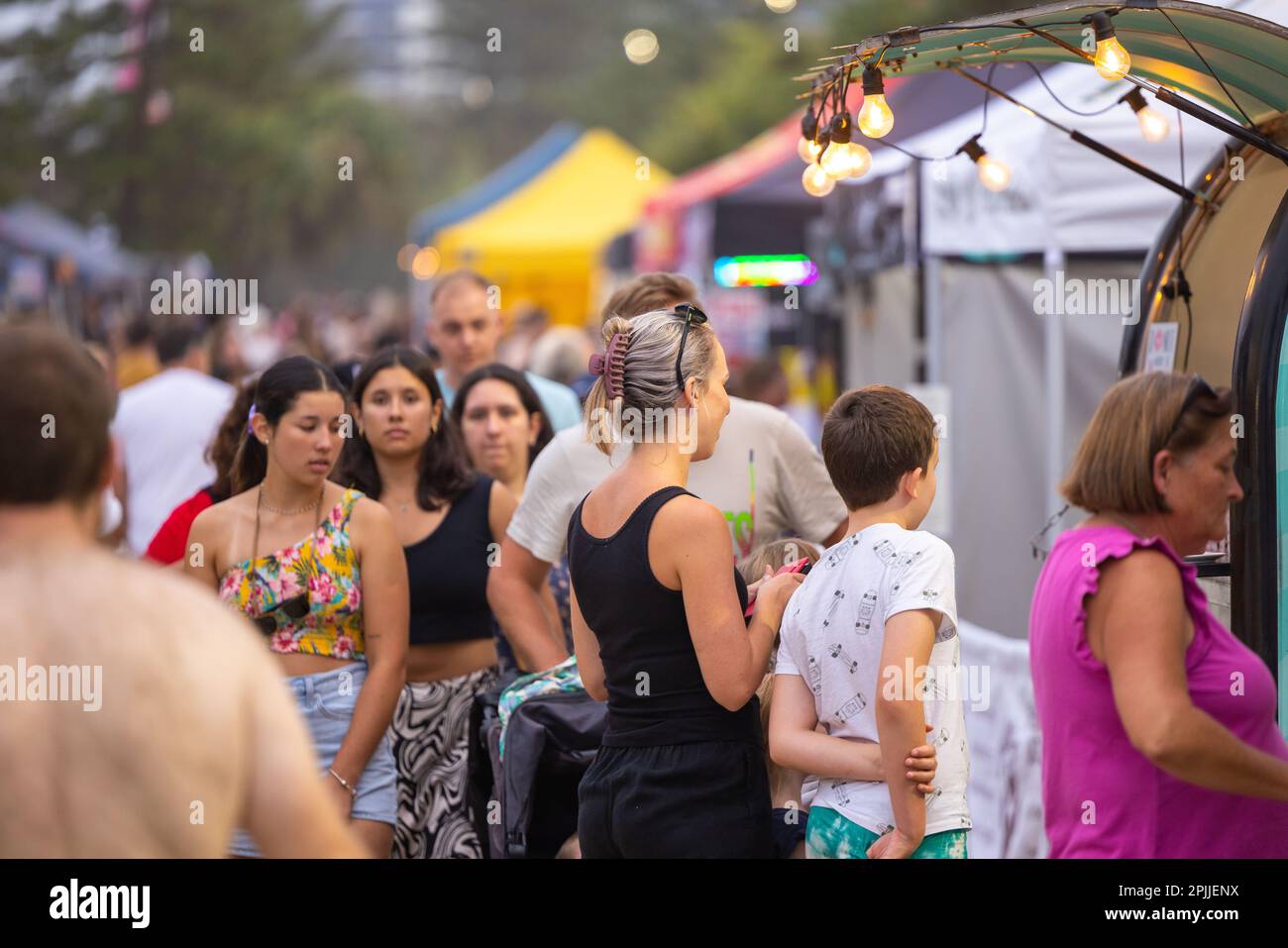 Surfers paradise night market hi-res stock photography and images - Alamy
