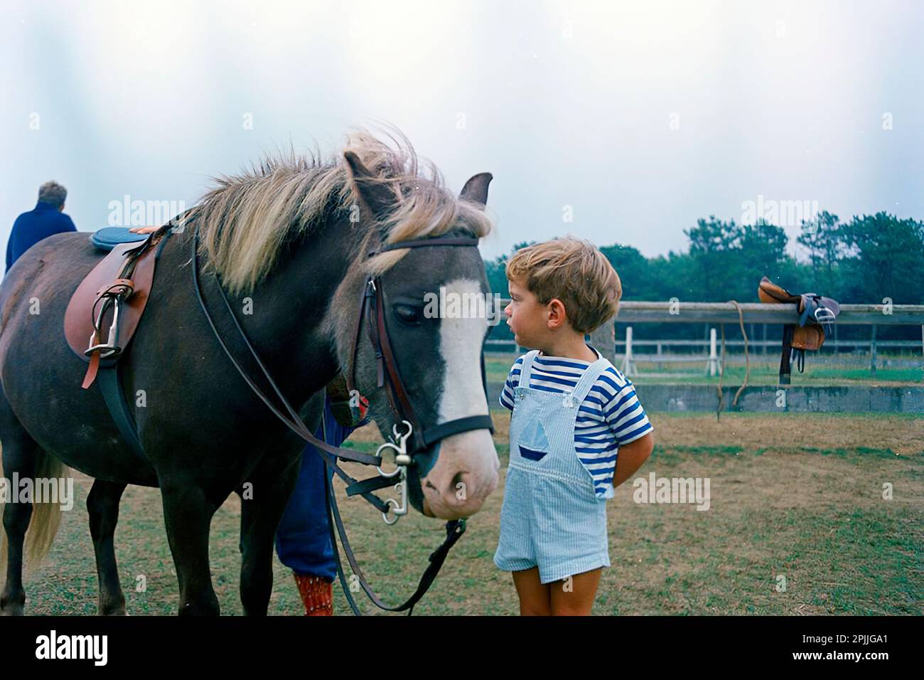 ST-C283-24-63 31 August 1963 Labor Day weekend at Hyannis Port: John F ...