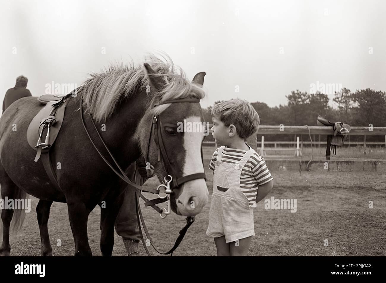 ST-C283-24-63 31 August 1963 Labor Day weekend at Hyannis Port: John F ...