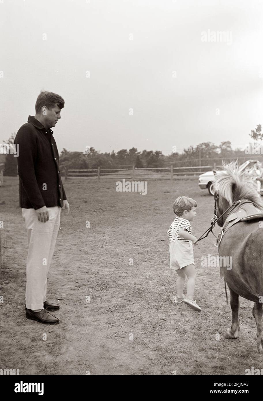 ST-C283-25-63 31 August 1963 Labor Day weekend at Hyannis Port: John F ...