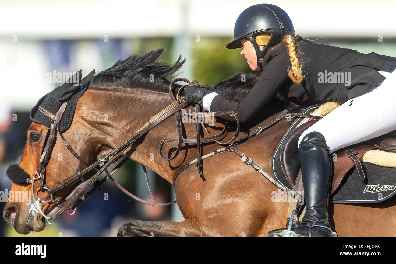 Jacqueline Steffens-Daly from Canada competes at a Major League Show ...