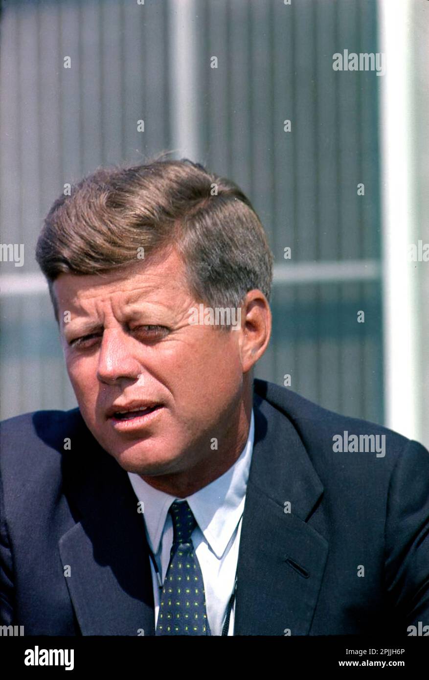 Walter cronkite jfk hi-res stock photography and images - Alamy