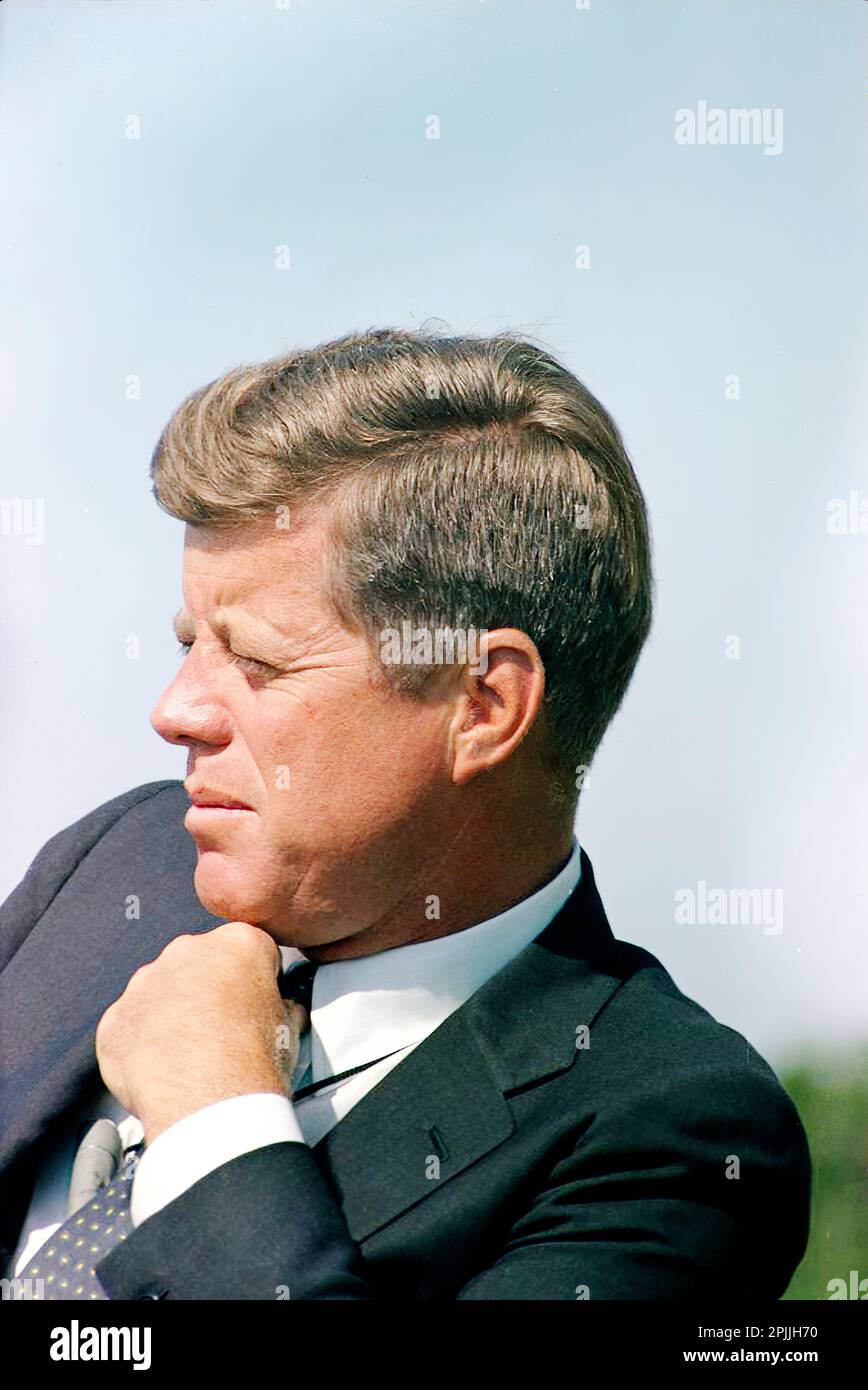 Walter cronkite jfk hi-res stock photography and images - Alamy