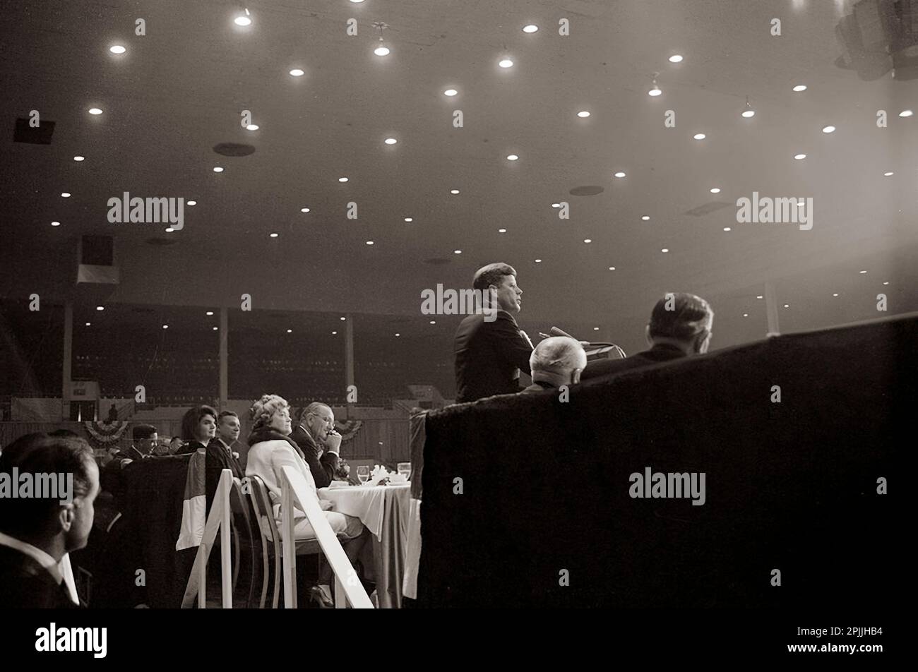 ST-525-27-63 21 November 1963 Trip tp Texas: Houston: Dinner in honor ...