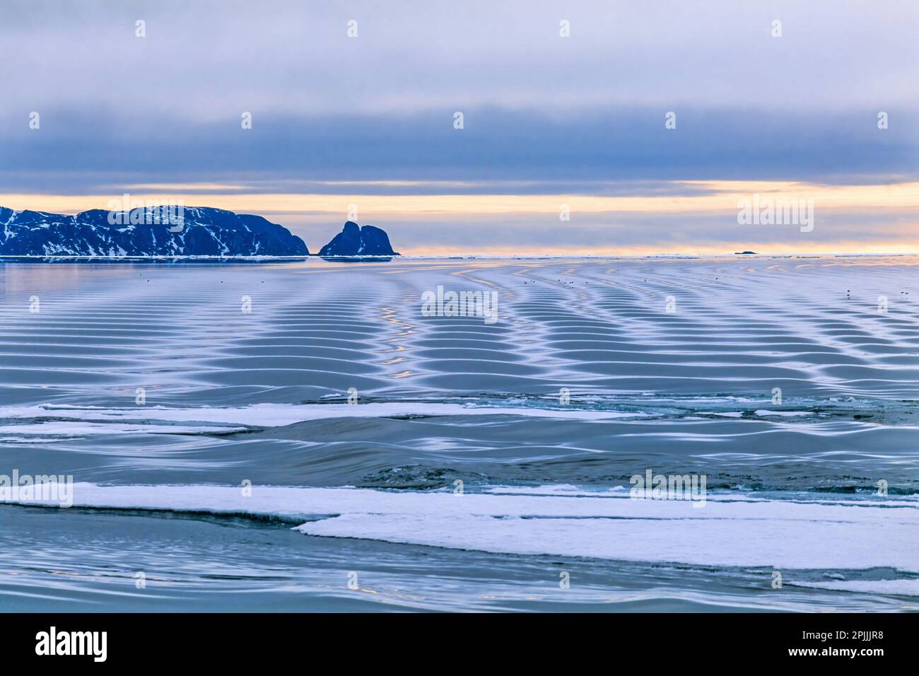 Wave pattern on the Arctic Ocean with ice floes Stock Photo - Alamy