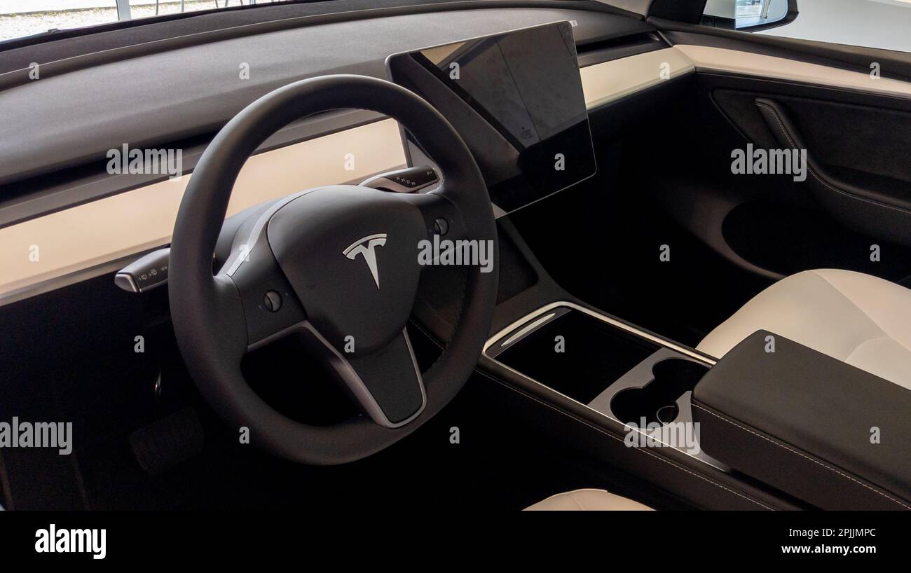Tesla model 3 dashboard hi-res stock photography and images - Alamy
