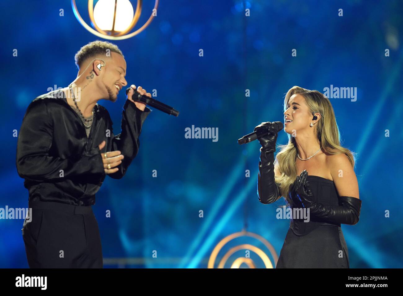 Kane brown crowd hi-res stock photography and images - Alamy