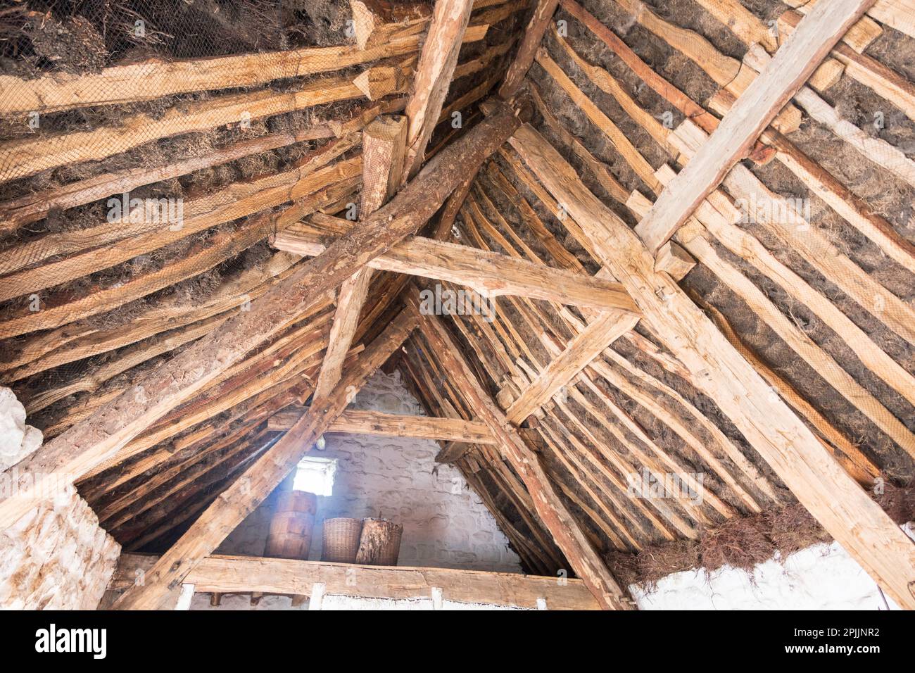 Cruck roof hi-res stock photography and images - Alamy