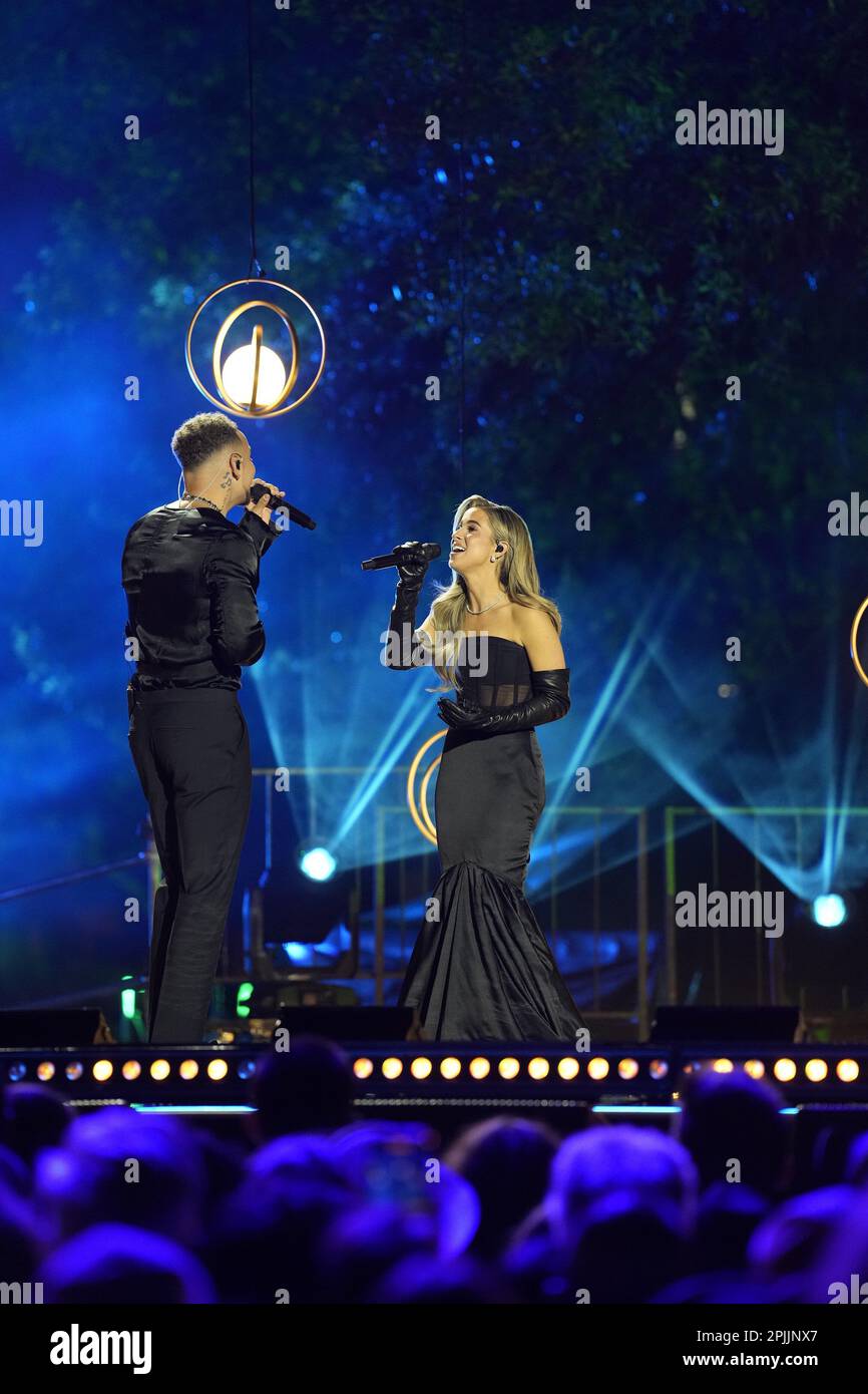 Kane brown on stage hi-res stock photography and images - Alamy