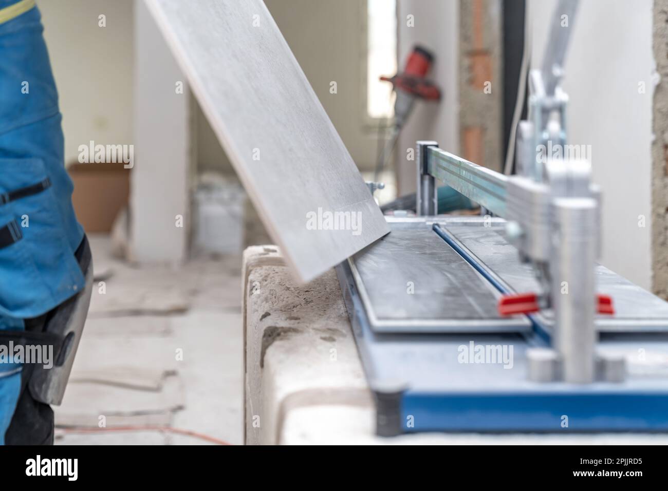 manual cutting of facing tiles on a cutter Stock Photo - Alamy