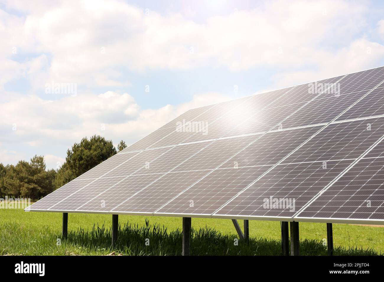 Solar panels installed in field hi-res stock photography and images - Alamy