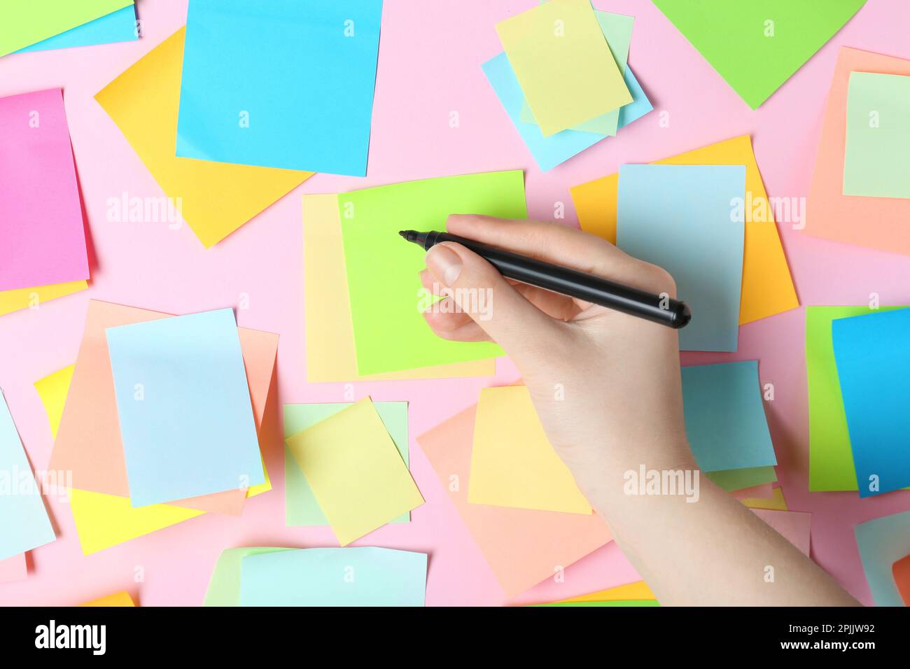 Woman writing notes on sticky paper hi-res stock photography and images ...