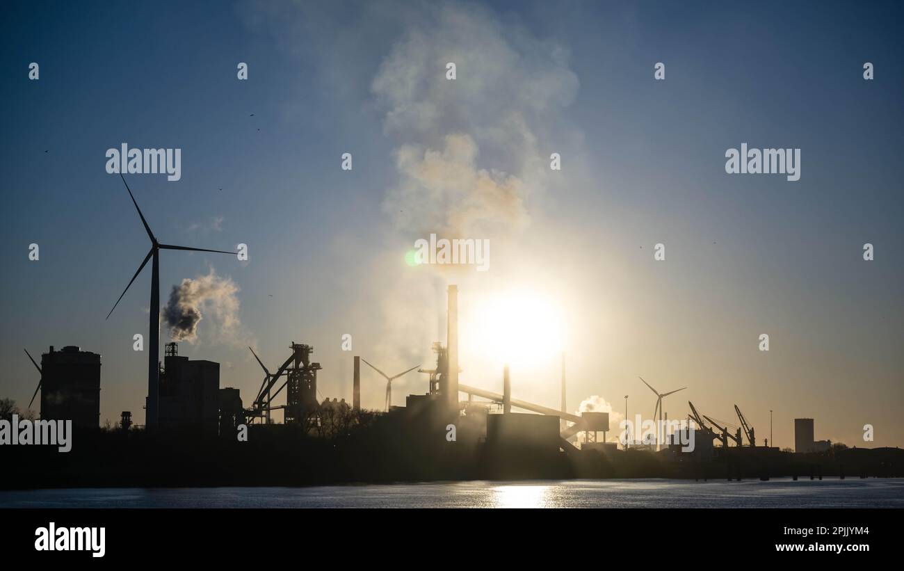 Bremen, Germany. 03rd Apr, 2023. The steel mill on the Weser at sunrise ...