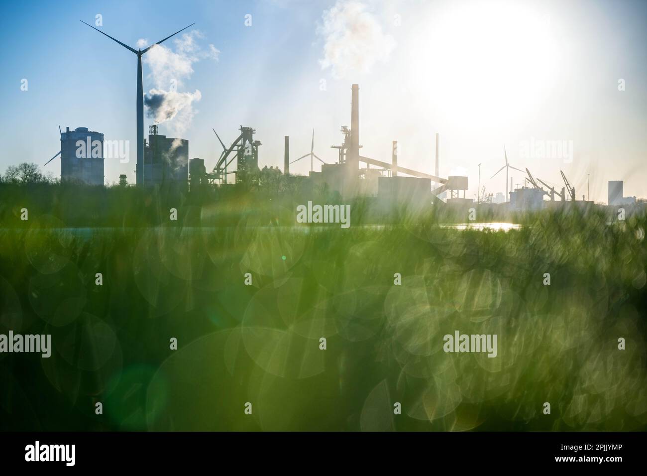 Bremen, Germany. 03rd Apr, 2023. The steel mill on the Weser at sunrise ...