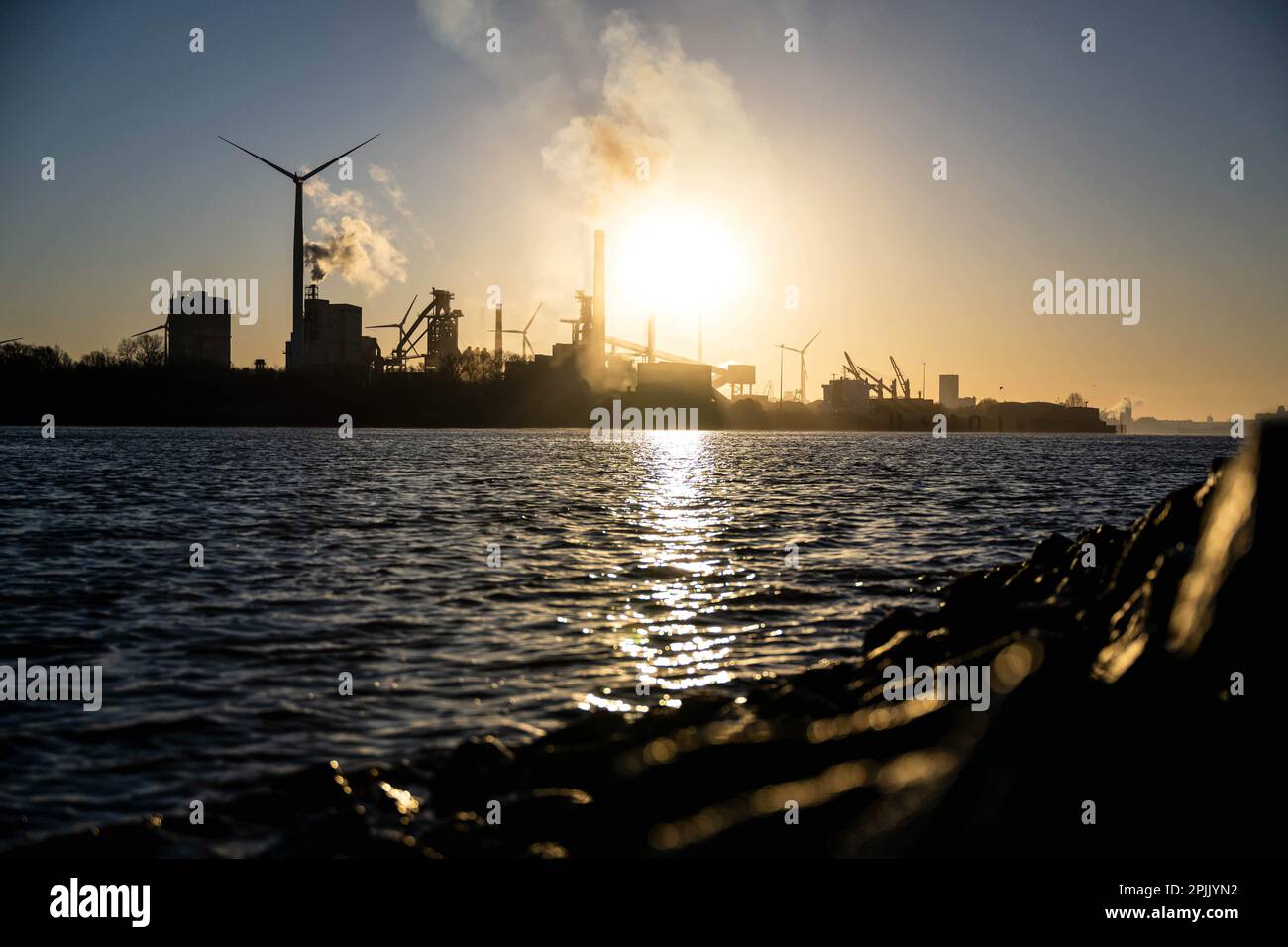 Bremen, Germany. 03rd Apr, 2023. The steel mill on the Weser at sunrise ...