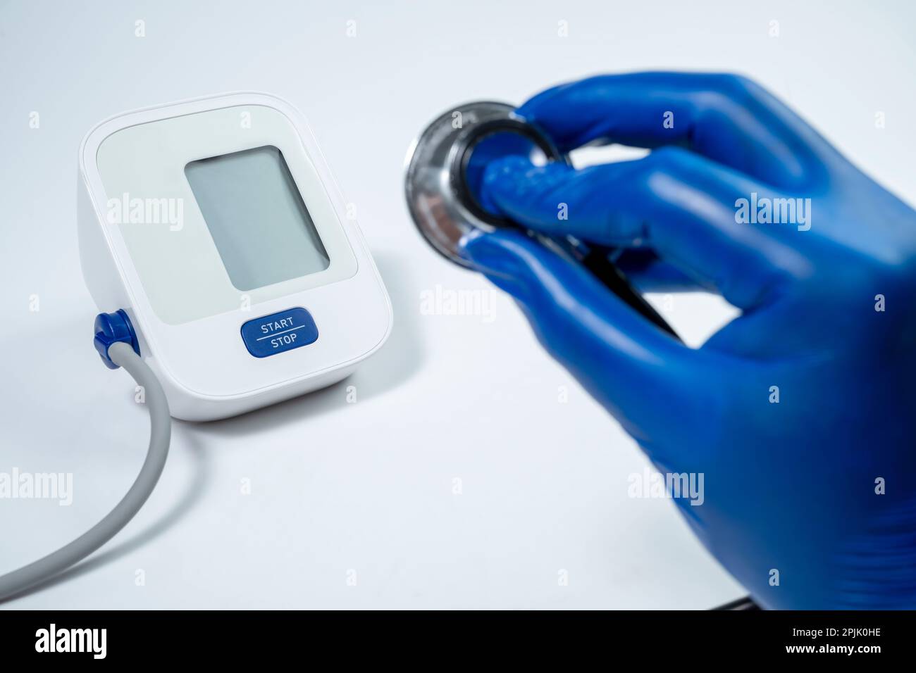 Doctor using sphygmomanometer hi-res stock photography and images - Alamy