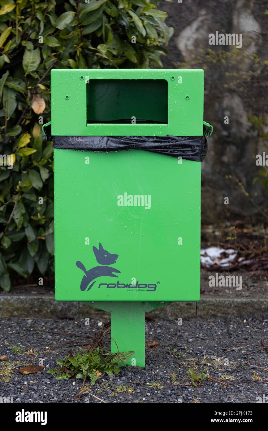 Dog garbage hi-res stock photography and images - Alamy