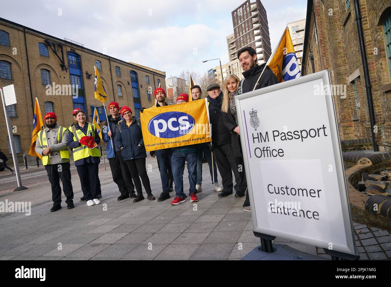 Members of the Public and Commercial Services (PCS) union on the picket ...