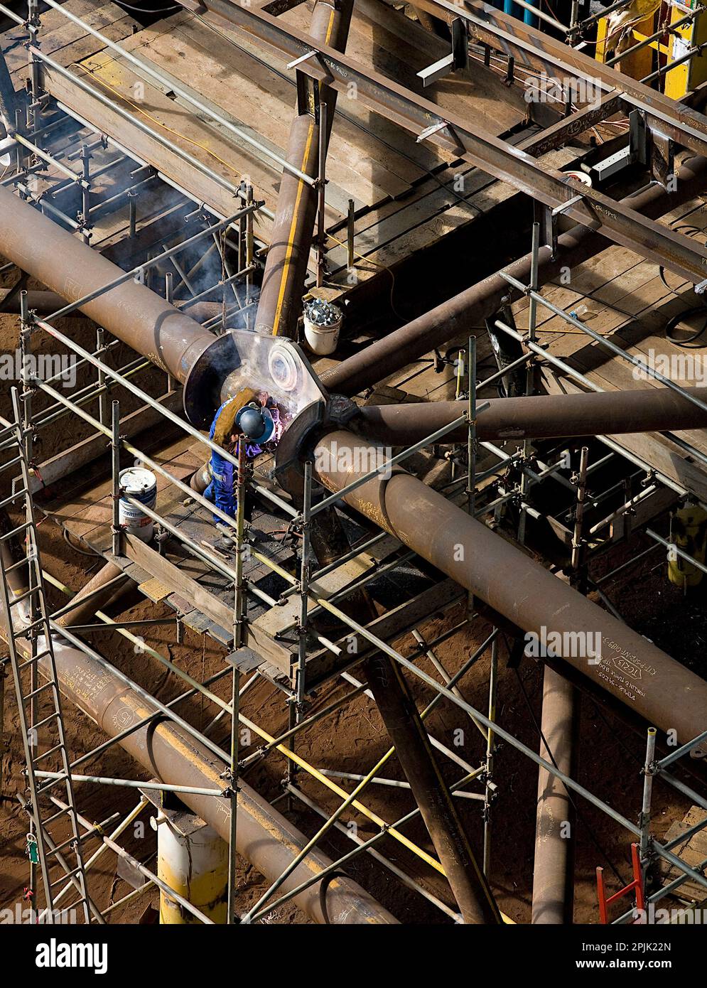 Offshore oil platform welder hi-res stock photography and images - Alamy