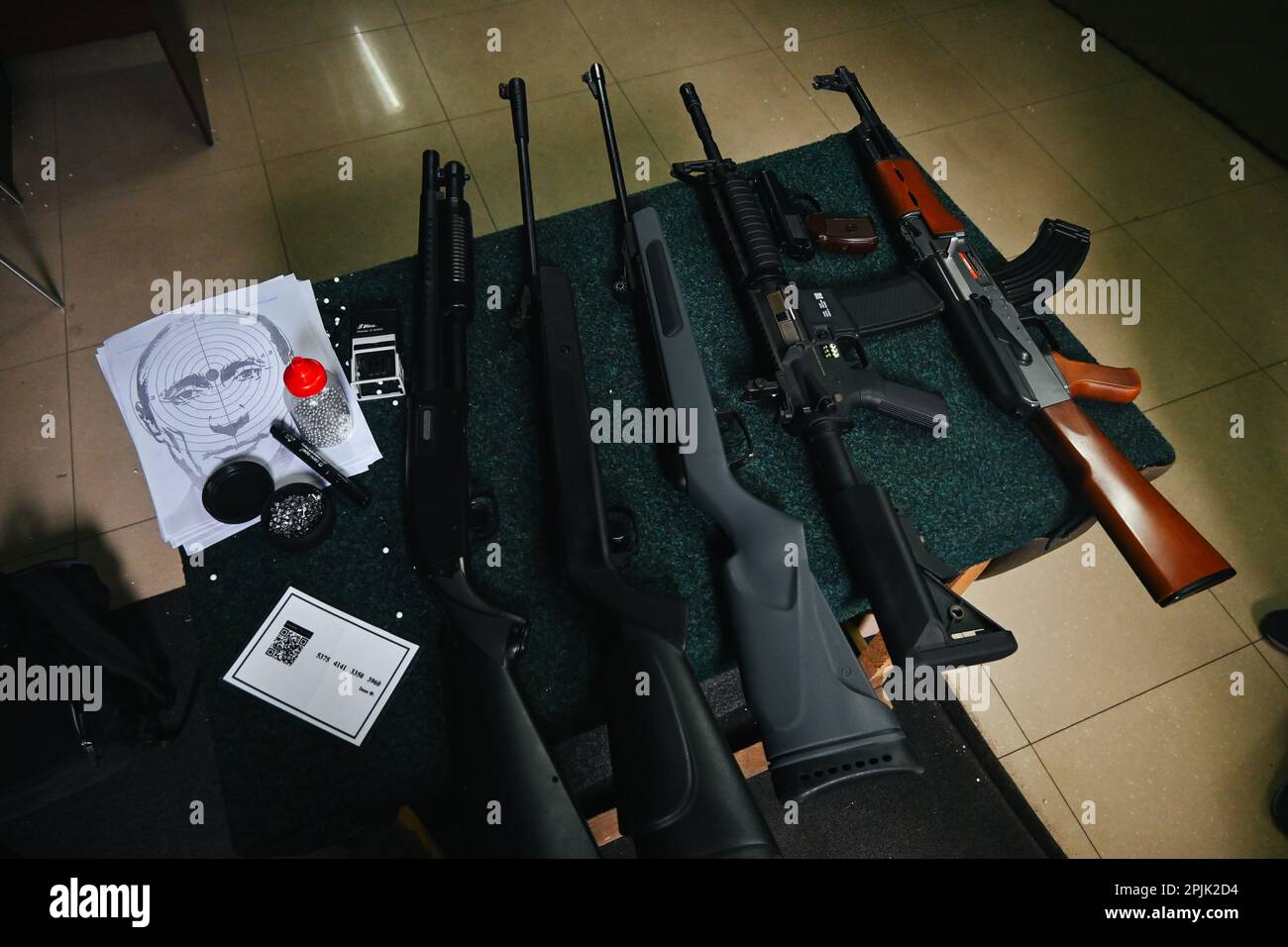 Dummy targets hi-res stock photography and images - Alamy