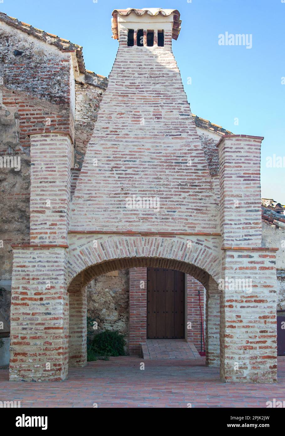 Traditional masonry fireplaces hi-res stock photography and images - Alamy