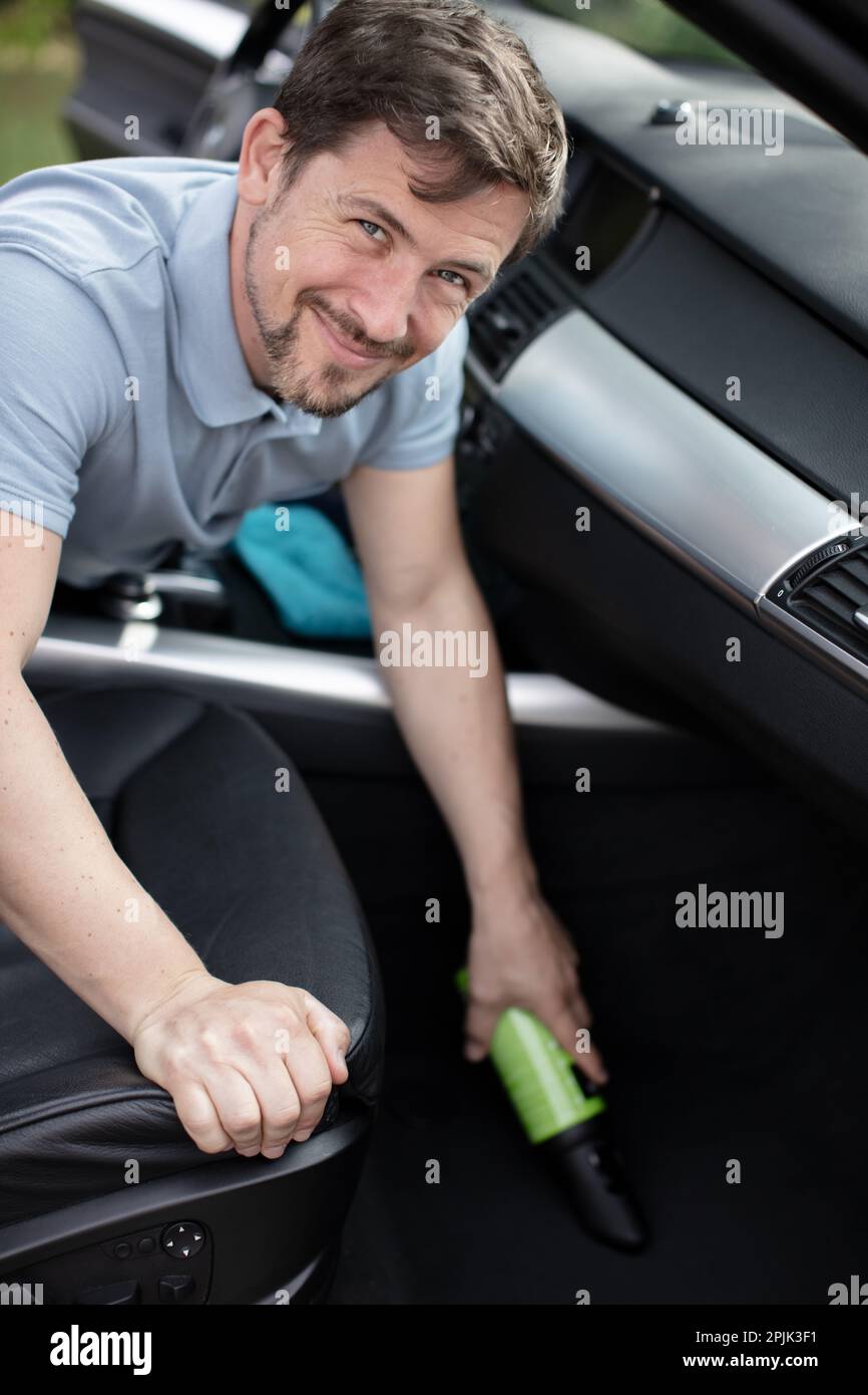 Man hoovering car interior hi-res stock photography and images - Alamy