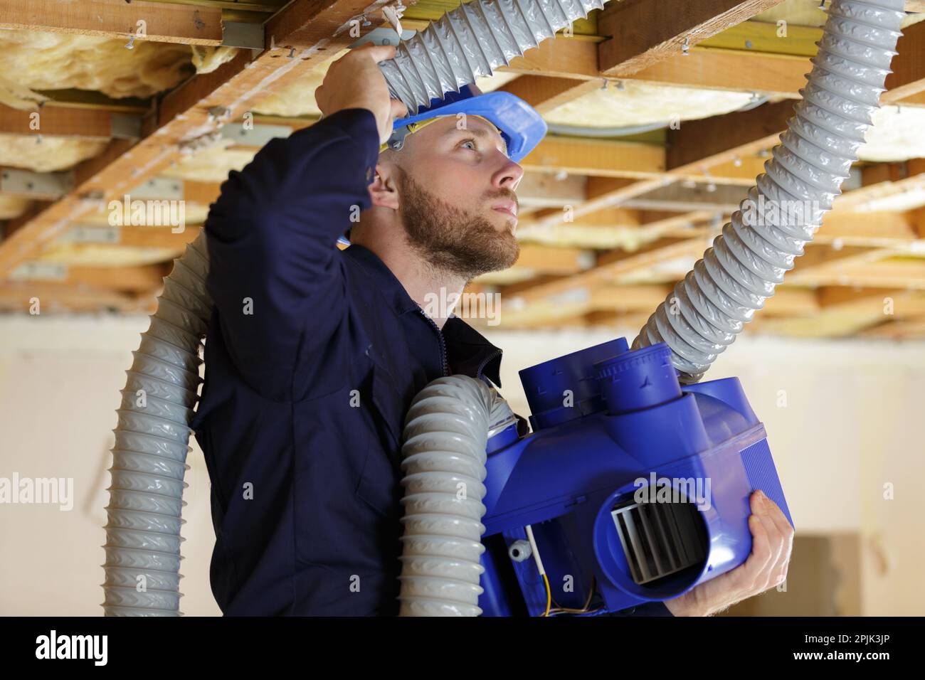 builder repairman install hvac duct Stock Photo - Alamy