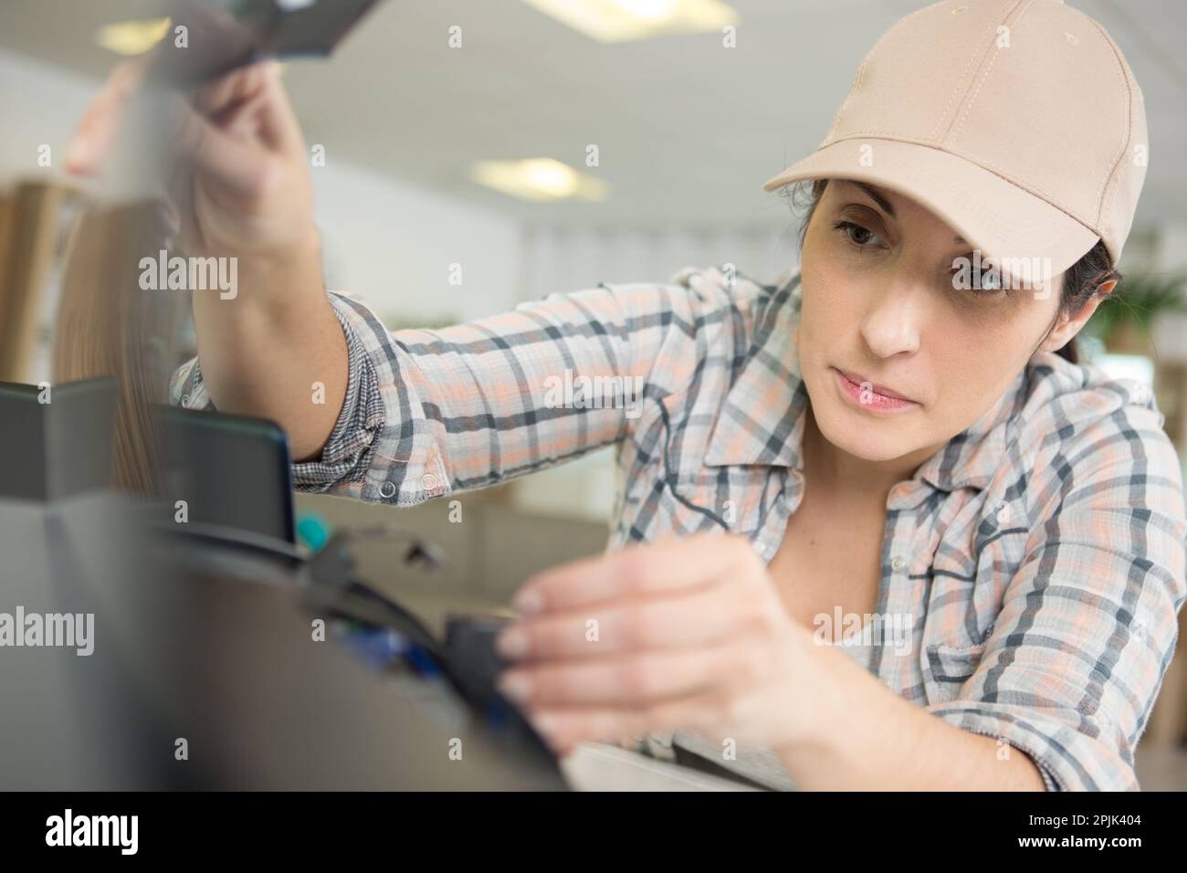 mature woman fixing a printer Stock Photo - Alamy
